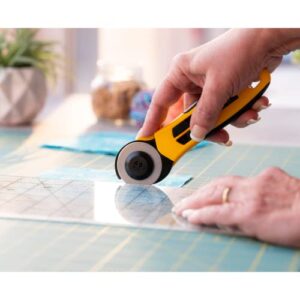 OLFA 45mm Quick-Change Rotary Cutter (RTY-2/NS) - Rotary Fabric Cutter w/ Split Blade Cover for Crafts, Sewing, Quilting, Replacement Blade: OLFA RB45-1