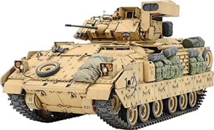 tamiya 35264 desert storm 1: 35 u.s. m2 a2 bradley ifv (2)