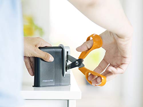 Fiskars Clip-Sharp, Total Length: 4 cm, Plastic, 1000812 Scissors Sharpener, one size, Black