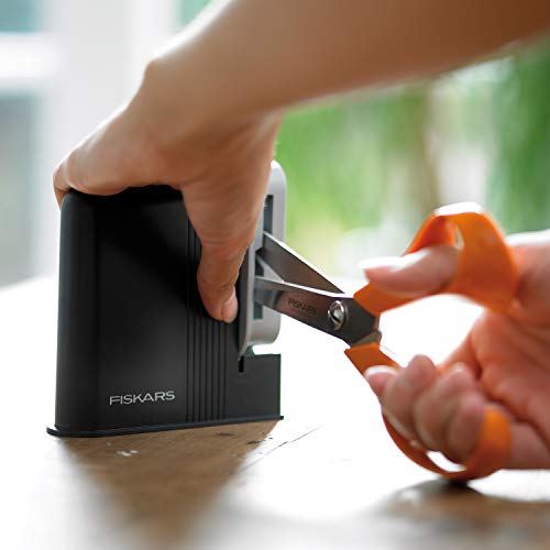 Fiskars Clip-Sharp, Total Length: 4 cm, Plastic, 1000812 Scissors Sharpener, one size, Black