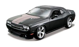 maisto 1:24 scale assembly line 2008 dodge challenger srt8 diecast model kit (colors may vary)