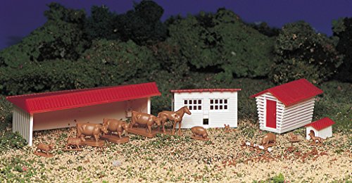 Bachmann Trains - PLASTICVILLE U.S.A. BUILDINGS – CLASSIC KITS - FARM BUILDINGS with ANIMALS - HO Scale