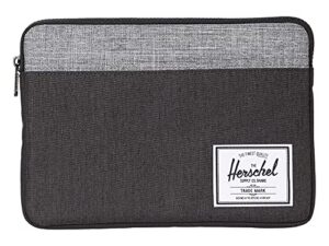 herschel anchor sleeve, black/raven crosshatch, 8.18″(h) x 12.28″(w)