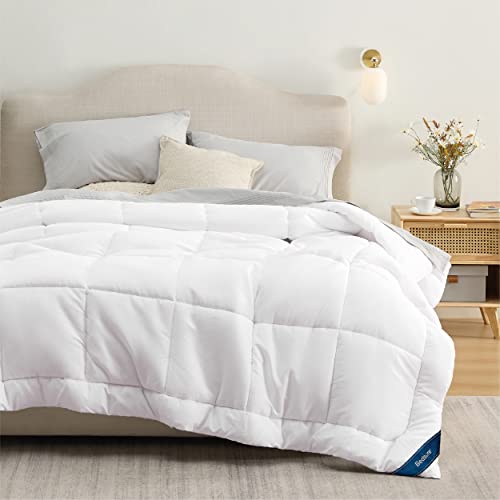 BEDSURE Queen Comforter Duvet Insert - Quilted White Comforters Queen Size, All Season Down Alternative Queen Size Bedding Comforter with Corner Tabs