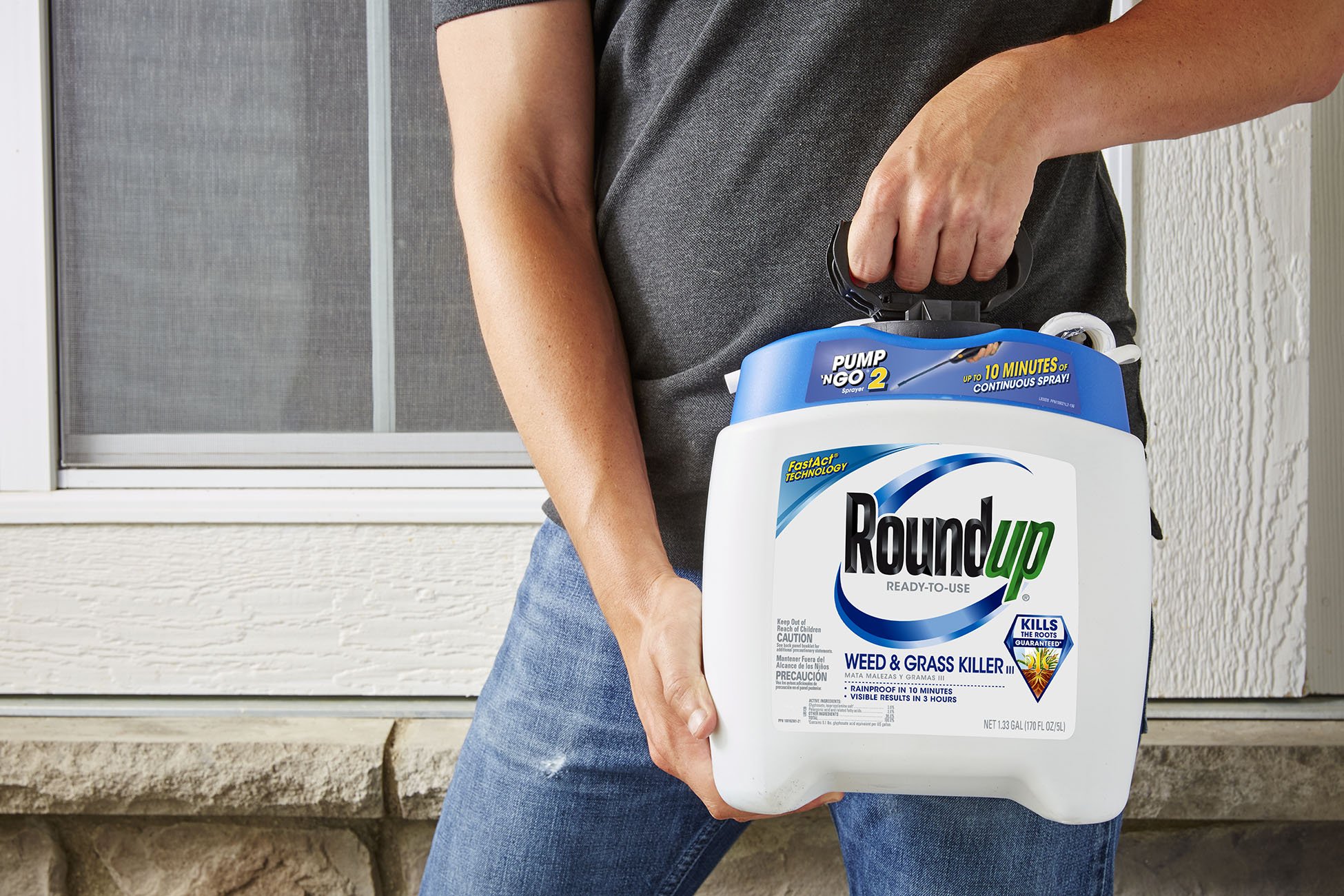 Roundup Ready-To-Use Weed & Grass Killer III -- with Pump 'N Go 2 Sprayer, Use in & Around Vegetable Gardens, Tree Rings, Flower Beds, Patios & More, Kills to the Root, 1.33 gal.