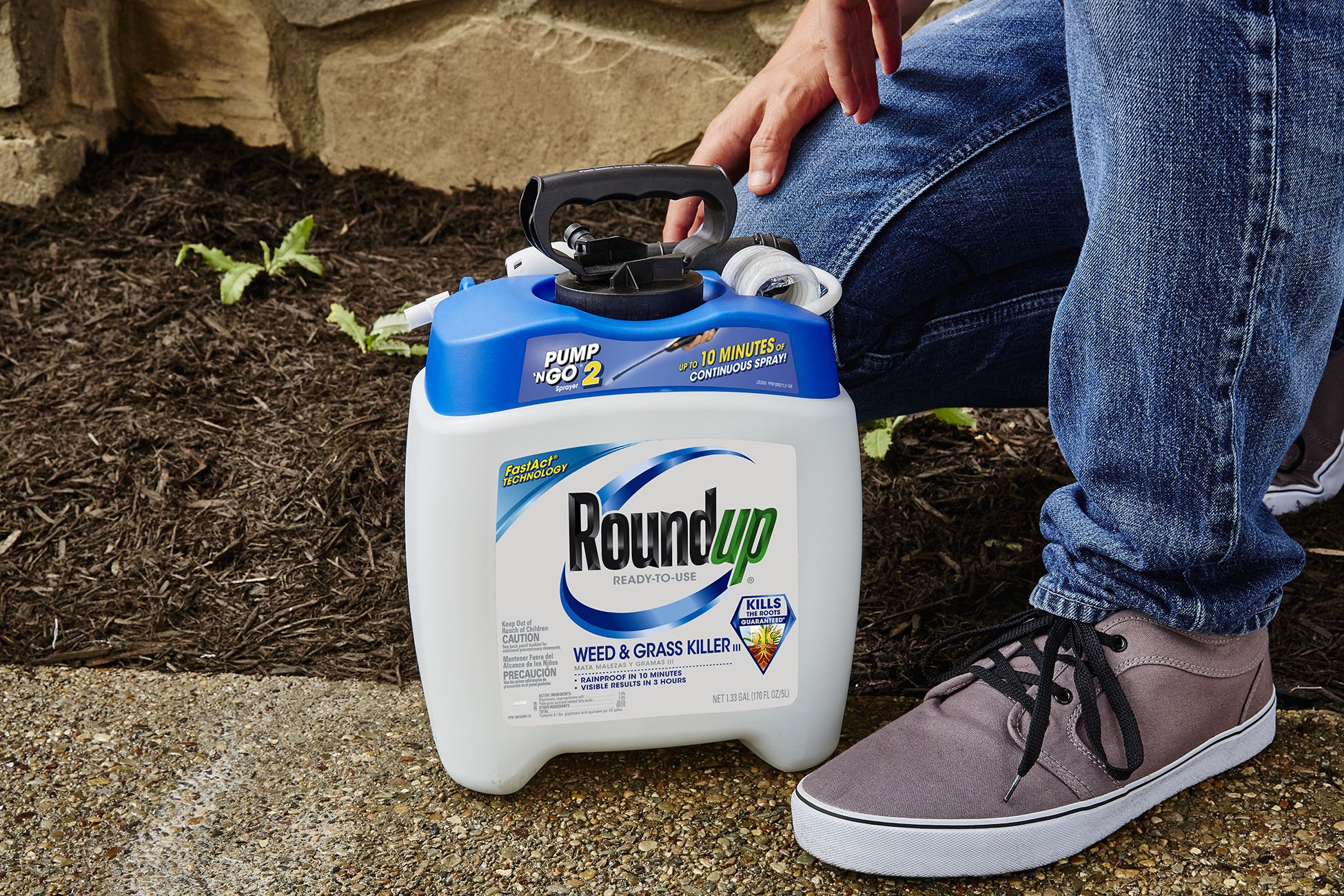 Roundup Ready-To-Use Weed & Grass Killer III -- with Pump 'N Go 2 Sprayer, Use in & Around Vegetable Gardens, Tree Rings, Flower Beds, Patios & More, Kills to the Root, 1.33 gal.