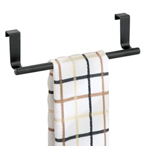 mdesign metal over kitchen cabinet door towel bar holder for hand, dish, and tea towel rack – over the door towel bar – hang inside or outside doors – kitchen organizer – omni collection – matte black