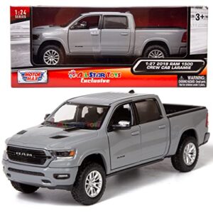 all star toys exclusive 2019 dodge ram 1500 laramie crew cab pickup truck ceramic gray 1:24 series diecast model car by motormax 79357 grey