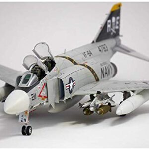 1/48 USN F-4J VF-84 Jolly Rogers 12305 with 3 Lifelike Pilot Figures - Plastic Model Kit