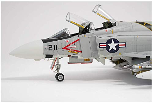 1/48 USN F-4J VF-84 Jolly Rogers 12305 with 3 Lifelike Pilot Figures - Plastic Model Kit