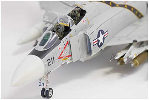 1/48 USN F-4J VF-84 Jolly Rogers 12305 with 3 Lifelike Pilot Figures - Plastic Model Kit