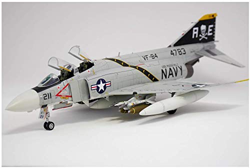 1/48 USN F-4J VF-84 Jolly Rogers 12305 with 3 Lifelike Pilot Figures - Plastic Model Kit