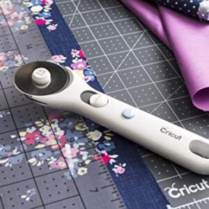 Cricut Rotary Cutter - Rotary Cutter for Fabric, Sewing and Quilting Projects - Compatible For Both Right- and Left-Handed Use - [45mm]