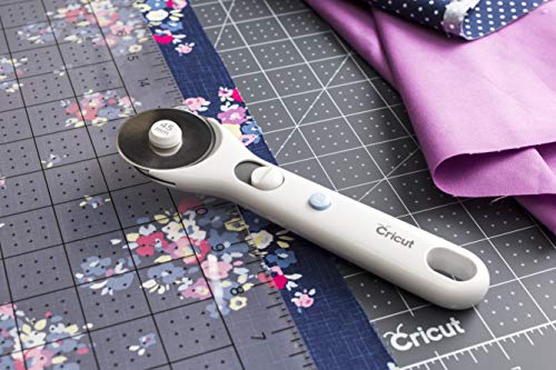 Cricut Rotary Cutter - Rotary Cutter for Fabric, Sewing and Quilting Projects - Compatible For Both Right- and Left-Handed Use - [45mm]