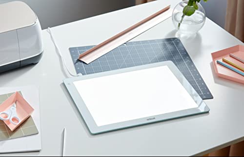 Cricut BrightPad Go (29.2 cm x 22.8 cm), Flexible LED Light, Five Brightness Settings Up to 4200 Lumens, Cordless and Portable Drawing Light Pad for Tracing, Weeding Vinyl, Sketching, Diamond Painting