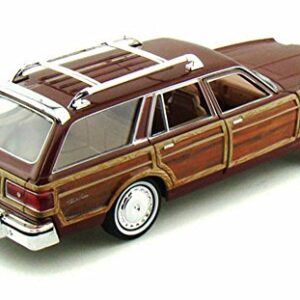 1979 Chrysler Lebaron Town & Country Wagon, Red with Woodie Siding Motormax 73331 - 1/24 Scale Diecast Model Car