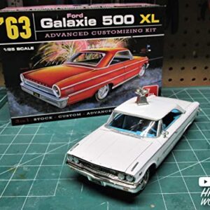 AMT 1963 Ford Galaxie 1/25 Scale Plastic Model Kit, White, AMT1186