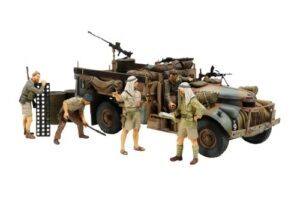 tamiya 300032407 – 1:35 scale british lrdg command car with 7 figures