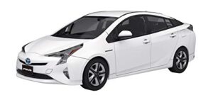 aoshima 54161 toyota prius (super white ii) 1/32 scale pre-painted