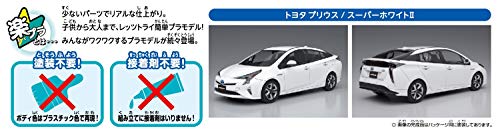 Aoshima 54161 Toyota Prius (Super White II) 1/32 scale pre-painted