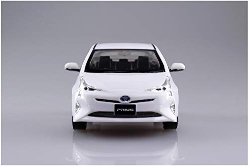 Aoshima 54161 Toyota Prius (Super White II) 1/32 scale pre-painted