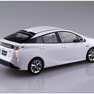 Aoshima 54161 Toyota Prius (Super White II) 1/32 scale pre-painted