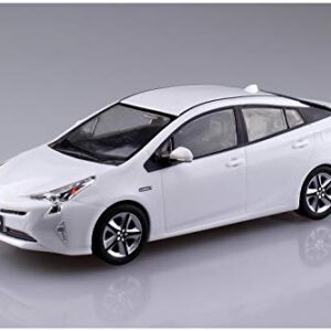 Aoshima 54161 Toyota Prius (Super White II) 1/32 scale pre-painted