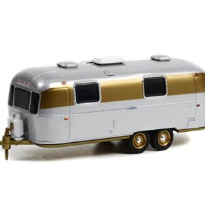 Toy Cars 1972 Airstream Double-Axle Land Yacht Safari Custom Travel Trailer Chrome and Gold Hitched Homes Series 12 1/64 Diecast Model by Greenlight 34120 C