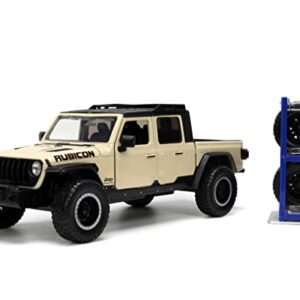 Jada Toys Just Trucks 1:24 2020 Jeep Gladiator Die-cast Car Tan with Tire Rack, Toys for Kids and Adults (32711)