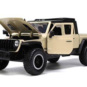 Jada Toys Just Trucks 1:24 2020 Jeep Gladiator Die-cast Car Tan with Tire Rack, Toys for Kids and Adults (32711)