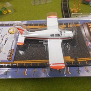 Hot Wings Piper Cherokee Die-Cast Airplane - 13111