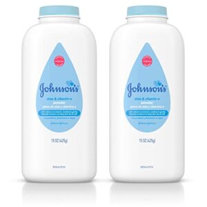 johnson’s baby powder, naturally derived cornstarch with aloe & vitamin e for delicate skin, hypoallergenic and free of parabens, phthalates, and dyes for gentle baby skin care, 15 oz (pack of 2)