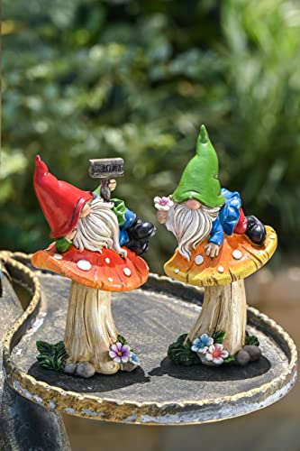 TERESA'S COLLECTIONS Garden Gnomes Statues, Lawn Ornaments, Set of 2 Outdoor Gnomes Mushrooms Statues, Funny Resin Garden Statues for Patio Yard Home Decoration 6.7 inch