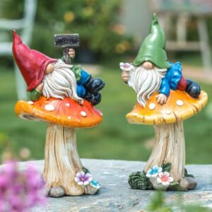 TERESA'S COLLECTIONS Garden Gnomes Statues, Lawn Ornaments, Set of 2 Outdoor Gnomes Mushrooms Statues, Funny Resin Garden Statues for Patio Yard Home Decoration 6.7 inch