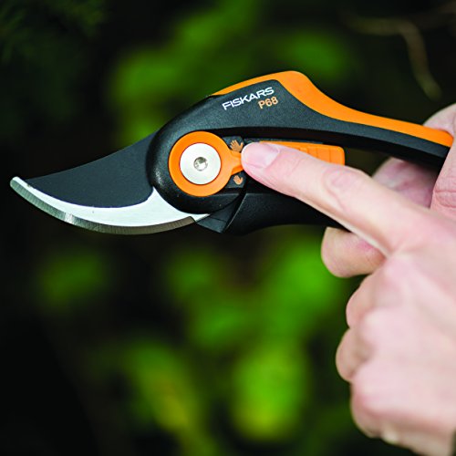 Fiskars SmartFit Pruner Bypass P68, Cutting Diameter Adjustable Up to 2.4 cm, Steel Blades with Non-stick Coating/Fiberglass ReinForced Plastic Handles, Length:20 cm, Black/Orange, 1001424