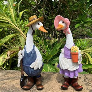 iRonrain Garden Statues Gardener Couple Duck, Indoor Outdoor Decorations Cute Ducks Art Décor Goose Figurine Ornament for Yard Home Garden Patio and Office (Female)