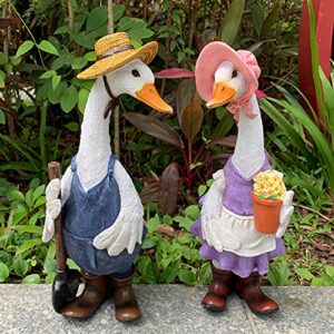 iRonrain Garden Statues Gardener Couple Duck, Indoor Outdoor Decorations Cute Ducks Art Décor Goose Figurine Ornament for Yard Home Garden Patio and Office (Female)