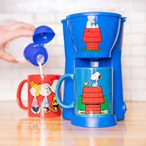 Uncanny Brands Peanuts Single Cup Coffee Maker Gift Set with 2 Mugs