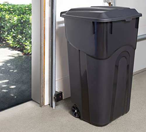 United Solutions 32 Gallon Wheeled Outdoor Garbage Can with Attached Snap Lock Lid and Heavy-Duty Handles, Black, Heavy-Duty Construction, Perfect Backyard, Deck, or Garage Trash Can, 2 Pack