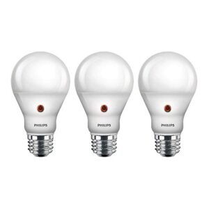 philips led dusk-to-dawn outdoor a19 light bulb, flicker-free, 800 lumen, soft white light (2700k), 8w=60w, e26 base, 3-pack (466599)