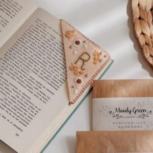 Personalized Hand Embroidered Corner Bookmark, Cute Flower Letter Embroidery Bookmarks, Felt Triangle Page Corner for Book Reading Lovers Meaningful Gift