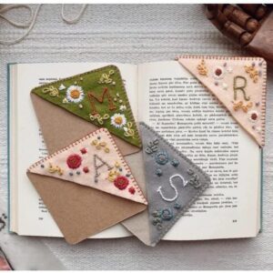 Personalized Hand Embroidered Corner Bookmark, Hand Stitched Felt Corner Letter Bookmark, Felt Triangle Bookmark, Cute Flower Letter Embroidery Bookmarks for Book Lovers（Summer-T）