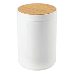 mDesign Plastic Round Trash Can Small Wastebasket, Garbage Bin Container with Swing-Close Lid, Kitchen, Bathroom, Home Office, Bedroom Basket; Holds Waste, Recycling,1.3 Gallon - White/Natural