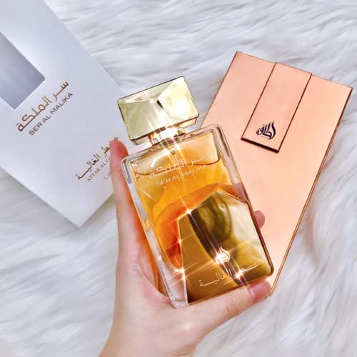 Ser Al Malika Attar Al Ghalia EDP (Eau De Parfum) for Women - 100ML (3.4 oz) I A fine fragrance with a smell of velvety, sensual I A force of femininity I Featuring notes: Vanilla, Woody Notes, Agarwood, Incense, Nutmeg, Lavender I By Lattafa Perfumes