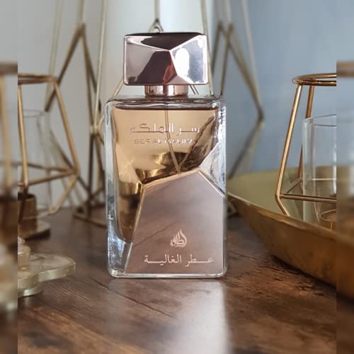 Ser Al Malika Attar Al Ghalia EDP (Eau De Parfum) for Women - 100ML (3.4 oz) I A fine fragrance with a smell of velvety, sensual I A force of femininity I Featuring notes: Vanilla, Woody Notes, Agarwood, Incense, Nutmeg, Lavender I By Lattafa Perfumes