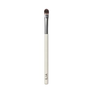 ilia – shadow brush | non-toxic, vegan, cruelty-free, clean makeup