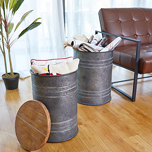 glitzhome Rustic Storage Ottoman Seat Stool, Farmhouse Nesting End Table, Galvanized Barrel Metal Accent Side Table Toy Box Bin with Round Wood Lid for Living Room Furniture, Set of 2, Grey