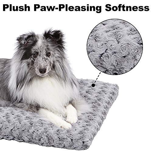 MidWest Homes for Pets Deluxe Dog Beds Super Plush Dog & Cat Beds Ideal for Dog Crates Machine Wash & Dryer Friendly, 1-Year Warranty