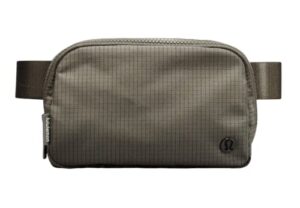 lululemon everywhere belt bag 1 litre (carob brown/black)