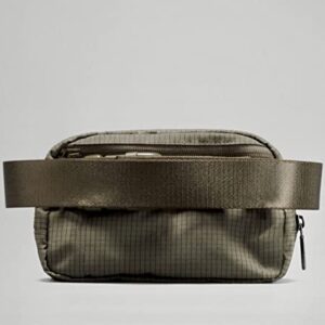 LULULEMON Everywhere Belt Bag 1 Litre (Carob Brown/Black)